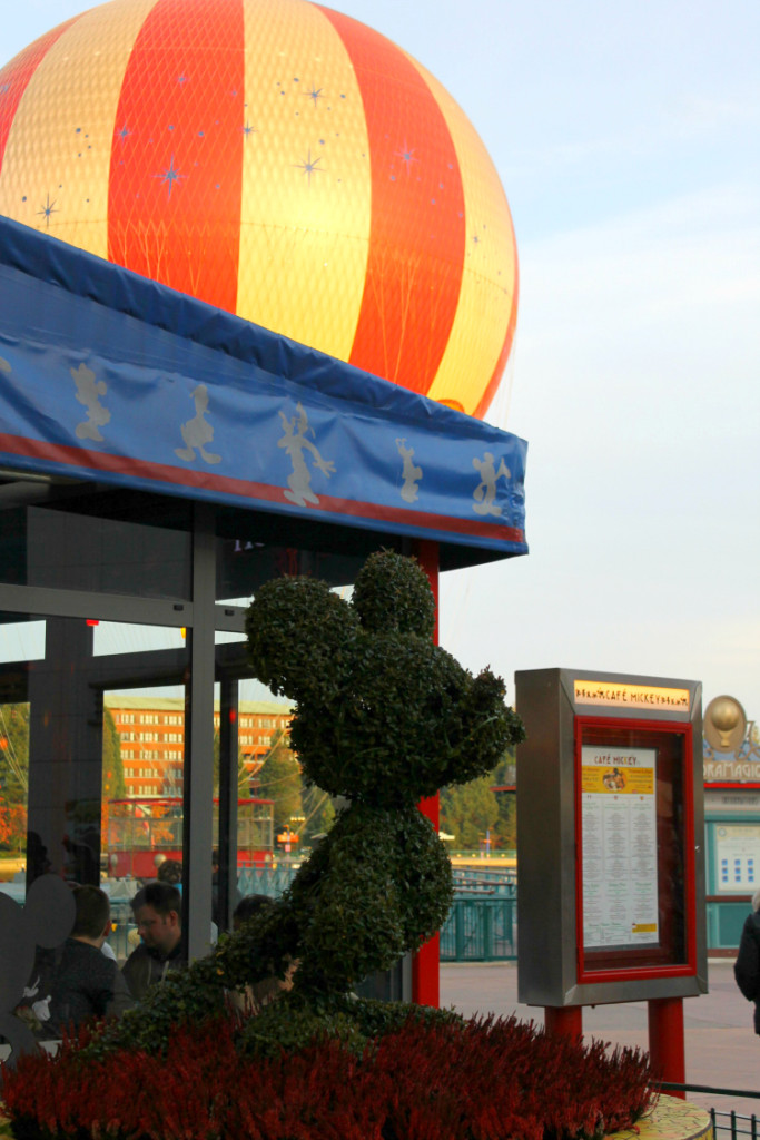 Disneyland Paris - Cafe Mickey Dinner Sitting Review - COCKTAILSINTEACUPS